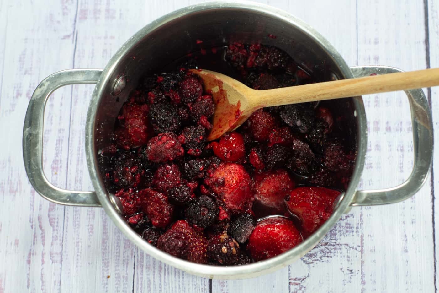 Christmas Pavlova Wreath - Apply to Face Blog