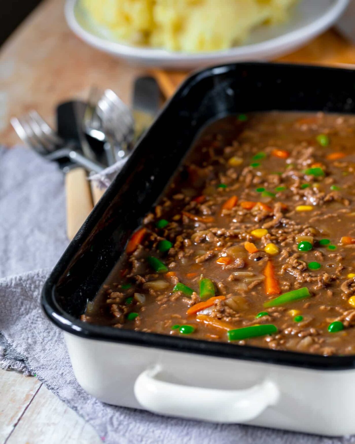 Easy Slow Cooker Savoury Mince - Apply to Face Blog
